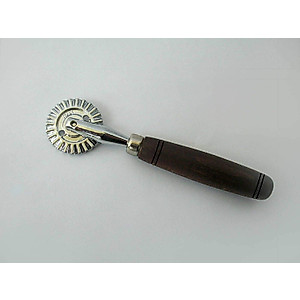 Tredoni 1.6" Pastry Wheel - Dough Stamp Cutter/Crimper, Pasta/Ravioli/Pie Maker, 4cm Stainless Steel Wheel Wooden Handle