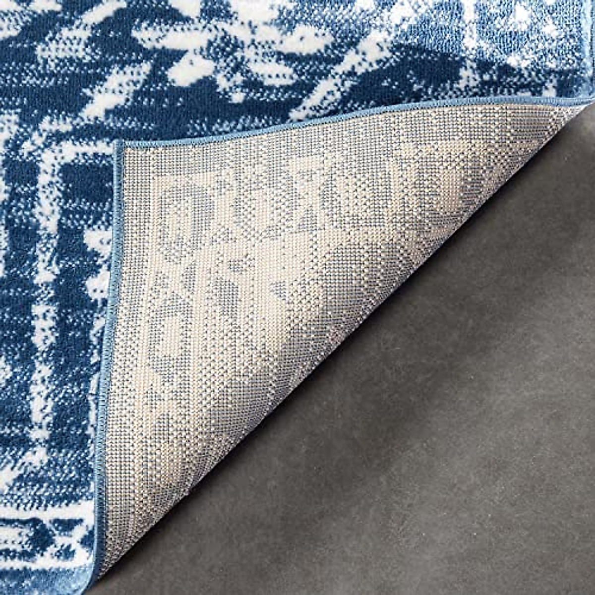 Well Woven Della Light Blue Vintage Medallion Pattern Area Rug (7'10" x 9'10")