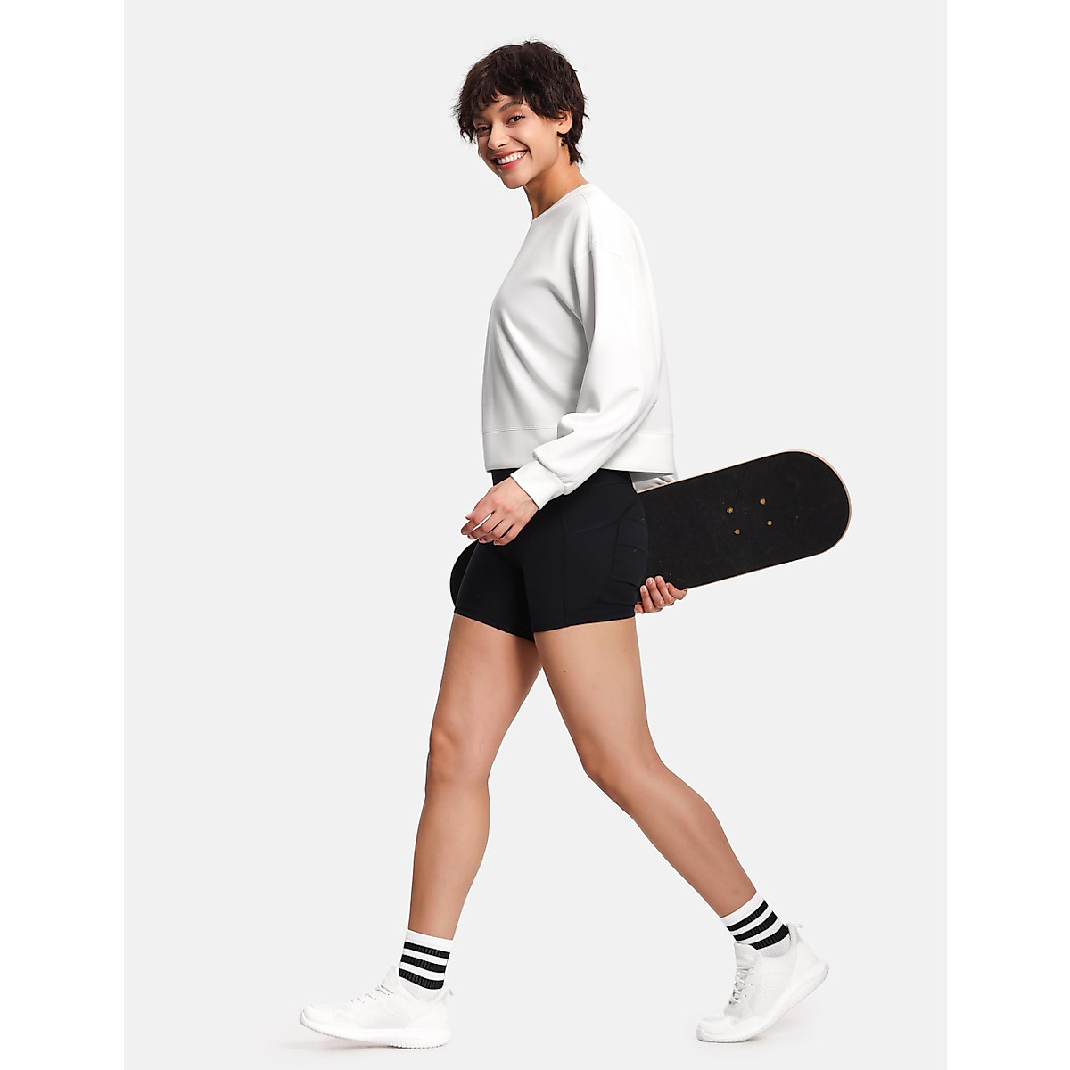 THE GYM PEOPLE Women's Crewneck Cropped Pullover Sweatshirt Cute Basic Long Sleeves Workout Tops White