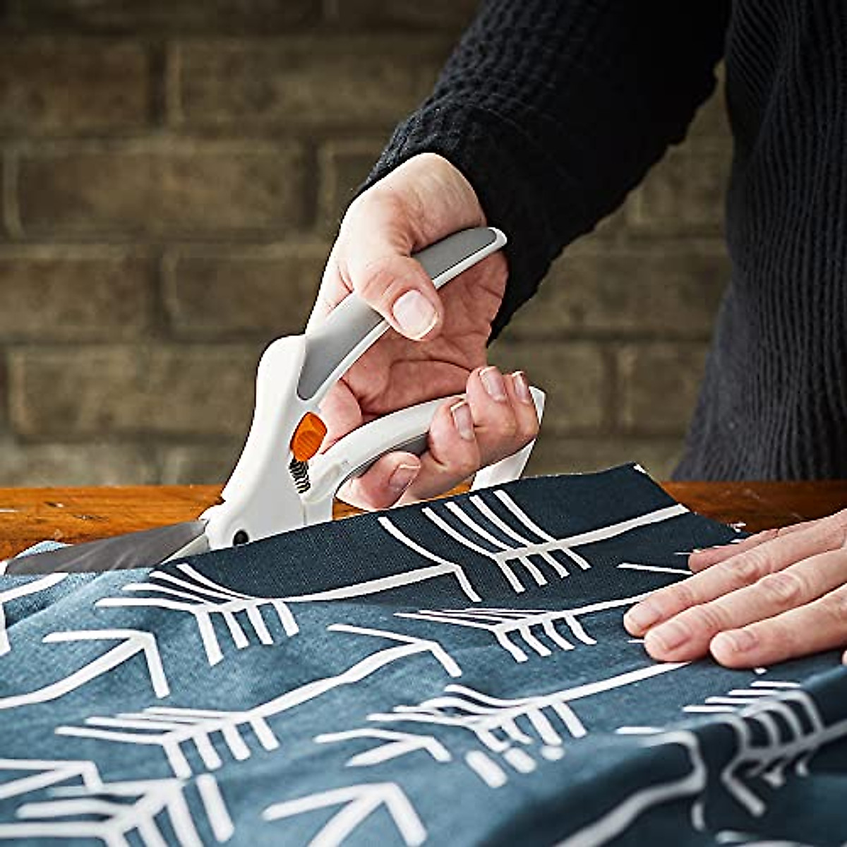 Fiskars Softgrip All-Purpose Scissors, Easy Action, Length: 26 cm, Stainless Steel Blade/Plastic Handles, White, 1059564