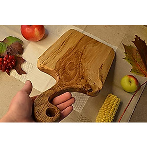 Rectangular wooden cutting board made of solid wood. Size: total length - 13.38 inches, width - 6.29 inches, thickness - 0.78 inches. The handle length is 4.72 inches.