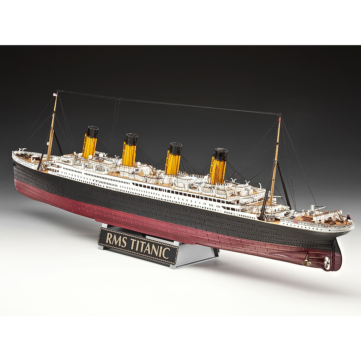 Revell 05715 1:400 RMS Titanic 100th Anniversary Edition Gift Set