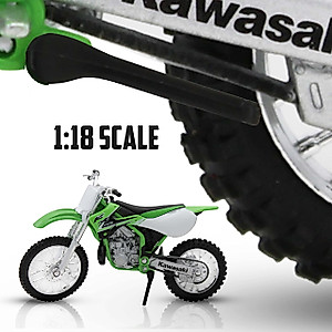 Welly Die Cast Motorcycle Silver Triumph Daytona 675, 1:18 Scale