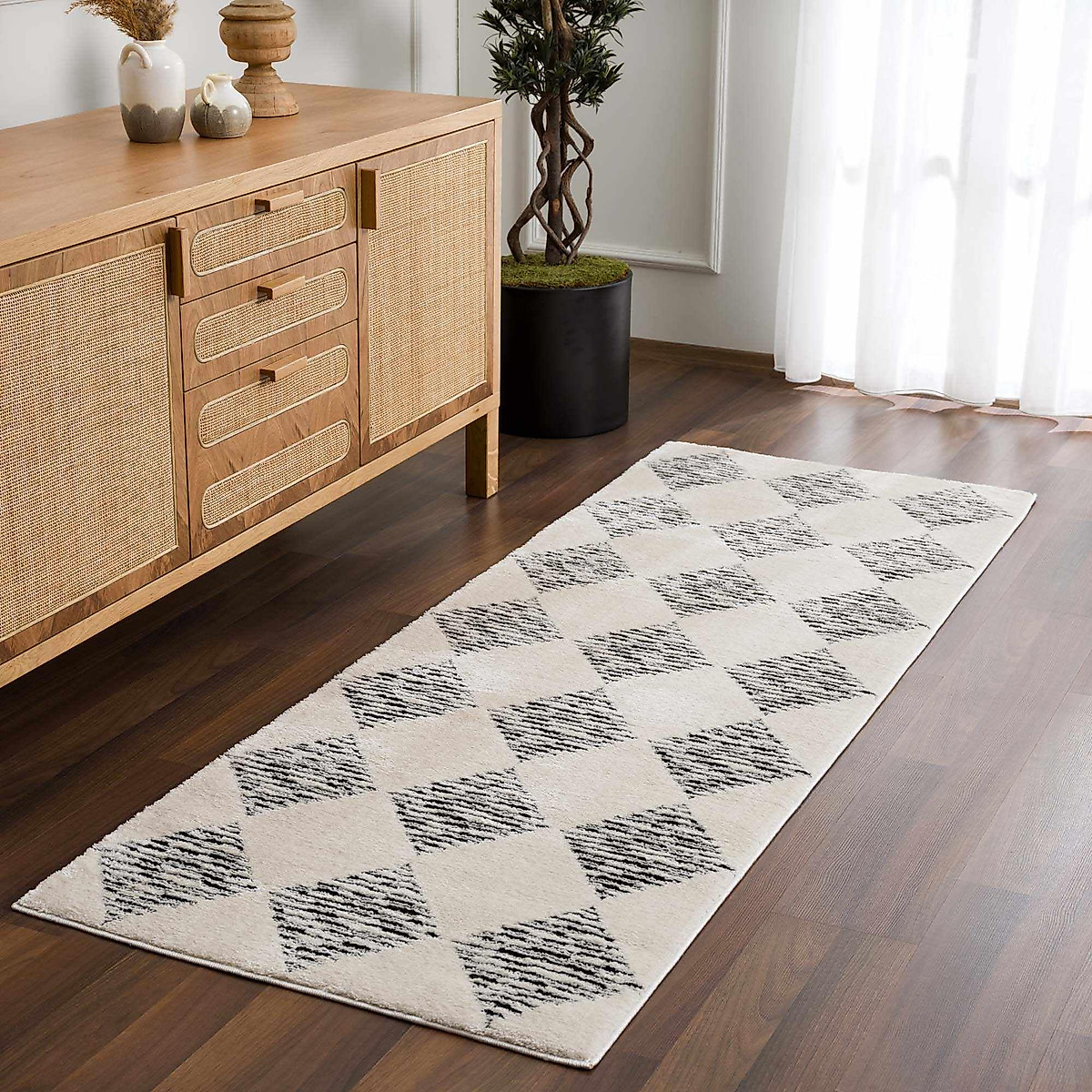 BoutiqueRugs Fauci Farmhouse Area Rug - Cream, Black White - 6'7" x 9'