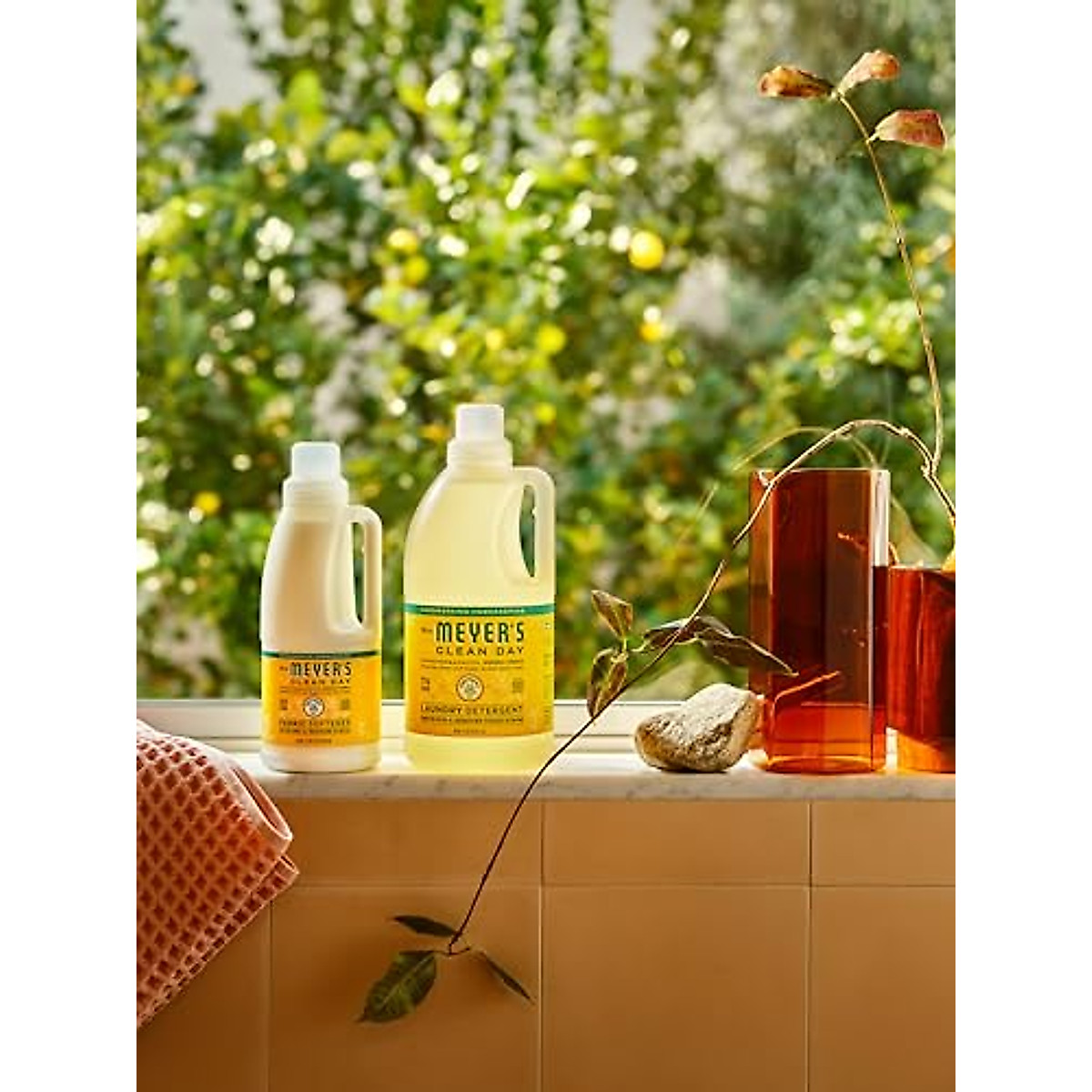 Mrs. Meyer's Liquid Laundry Detergent, Biodegradable Formula Infused with Essential Oils, Honeysuckle, 64 oz (64 Loads)