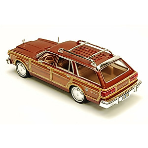 1979 Chrysler Lebaron Town & Country Wagon, Red with Woodie Siding Motormax 73331 - 1/24 Scale Diecast Model Car
