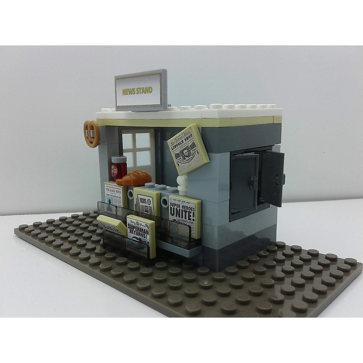 Building Bricks Toys Blocks Newsstand & Fast-Food Ice Cream Corner-Compatible with All Brands-MOC Minifigure City Town Village AFOL 10x20 Baseplate