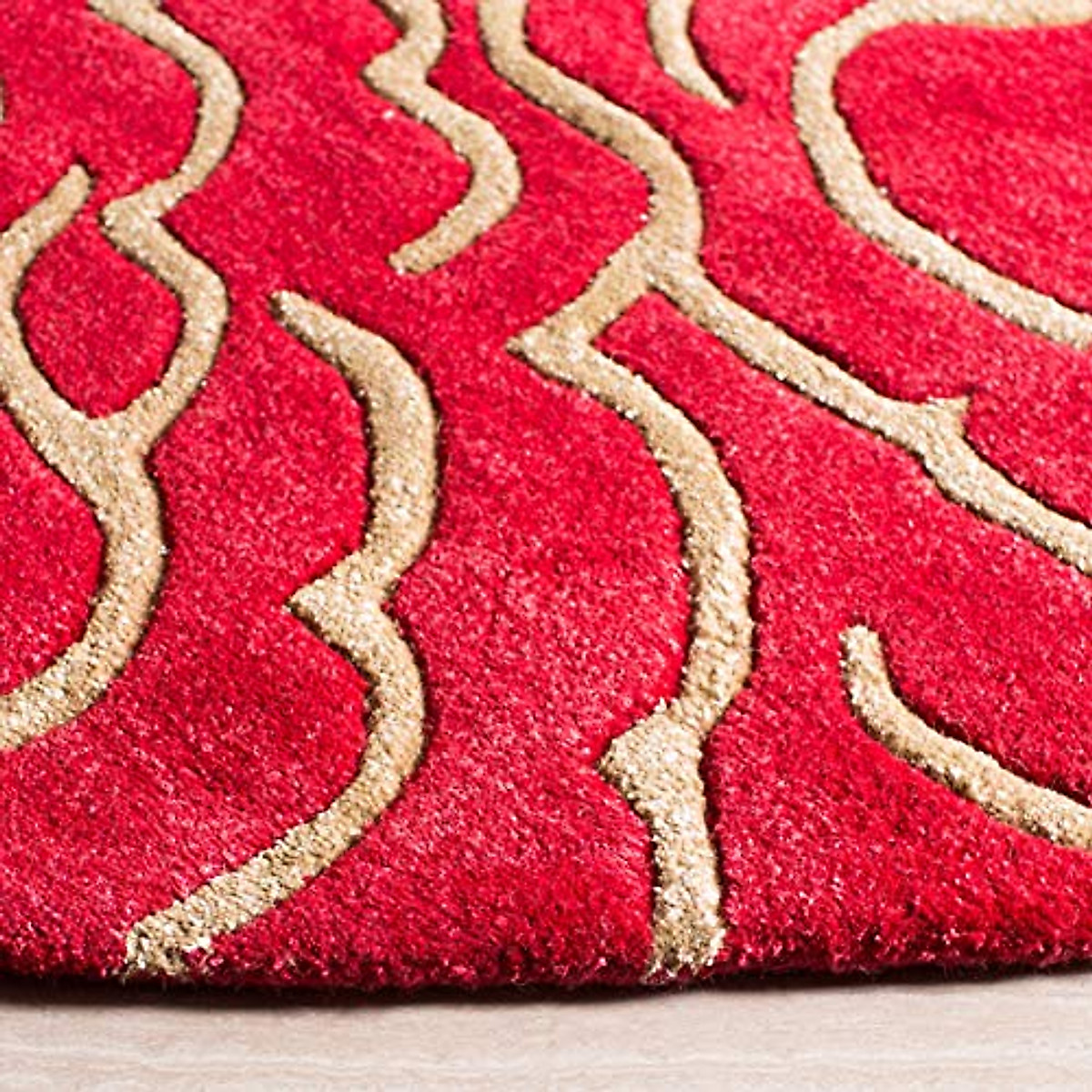 SAFAVIEH Soho Collection 8' Round Red SOH812A Handmade Premium Wool & Viscose Area Rug
