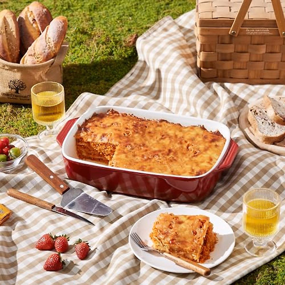 Lareina Large Ceramic Casserole Dish with Lid, 4.0 Quart Covered Rectangular Stoneware Baking Dishes for Oven, Deep 9x13 Inch Lasagna Pans for Baking and Serving, Perfect for Christmas gifts, Red