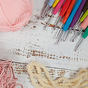 Crochet Hooks 2.0mm 2.5mm 3.0mm Crochet Needles QLRFFLJOY 3 pcs Crochet Hook Set DIY Yarn Weaving Tools for Knitting Gloves, Shoes, Bags, Hats, Socks, Scarf