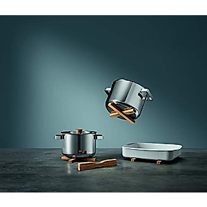 EVA SOLO | 2 Magnetic Trivets | Oak Wood with Built-in Magnets | Dishwasher-Safe | Placed Either Crossways or Divided in 2 | Danish Design, Functionality & Quality | Oak