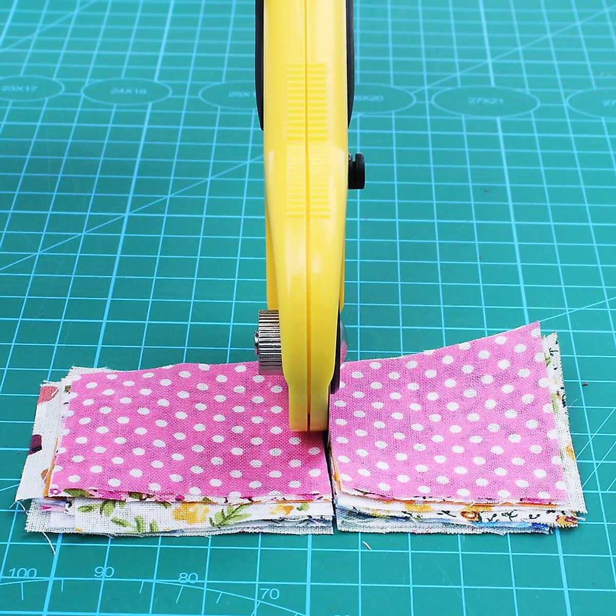 AUTOTOOLHOME 45mm Rotary Cutter Set with 9 Pack Replacement Rotary Blades Skip Rotary Blades Pinking Rotary Blades for Sewing Fabric Leather Quilting Cutter Paper Perforating Tool