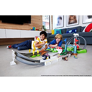 Hot Wheels Mario Kart Circuit Track Set & 2 Toy Vehicles, Racing Playset Includes Booster, Plus Mario & Yoshi Karts (Amazon Exclusive)