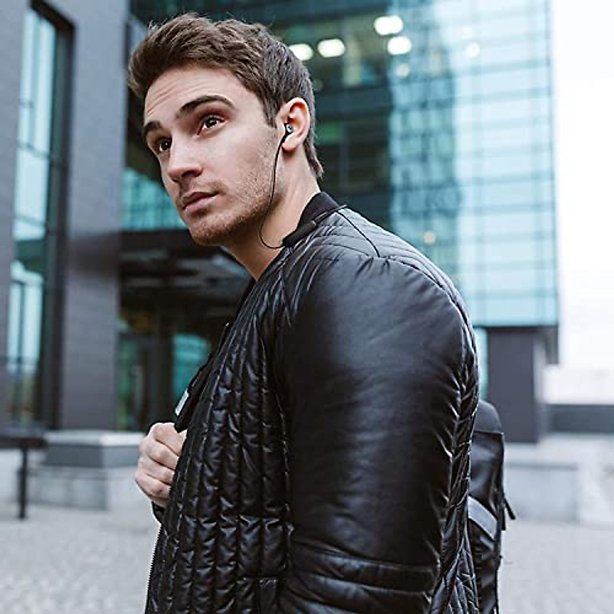 Motorola Ververap 105 Bluetooth Wireless Earbud in-Ear Neckband Headphone with Mic (Black)