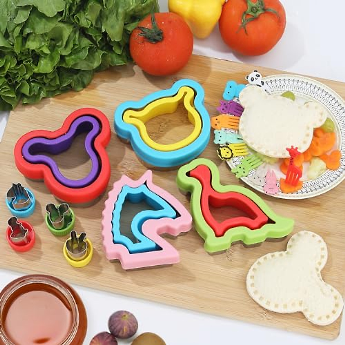 MUYIYAMEI Sandwich Cutter and Sealer set, 4 Bread Sandwich Sealer Pancake Maker DIY Children's Cookie Cutter Bento Box, Mouse head, Dinosaur, Bear head, Horse head, Cookie Cutter Mold.