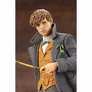 Kotobukiya SV229 Fantastic Beasts: The Crimes of Grindelwald: Newt Scamander Artfx+ Statue, Multicolor