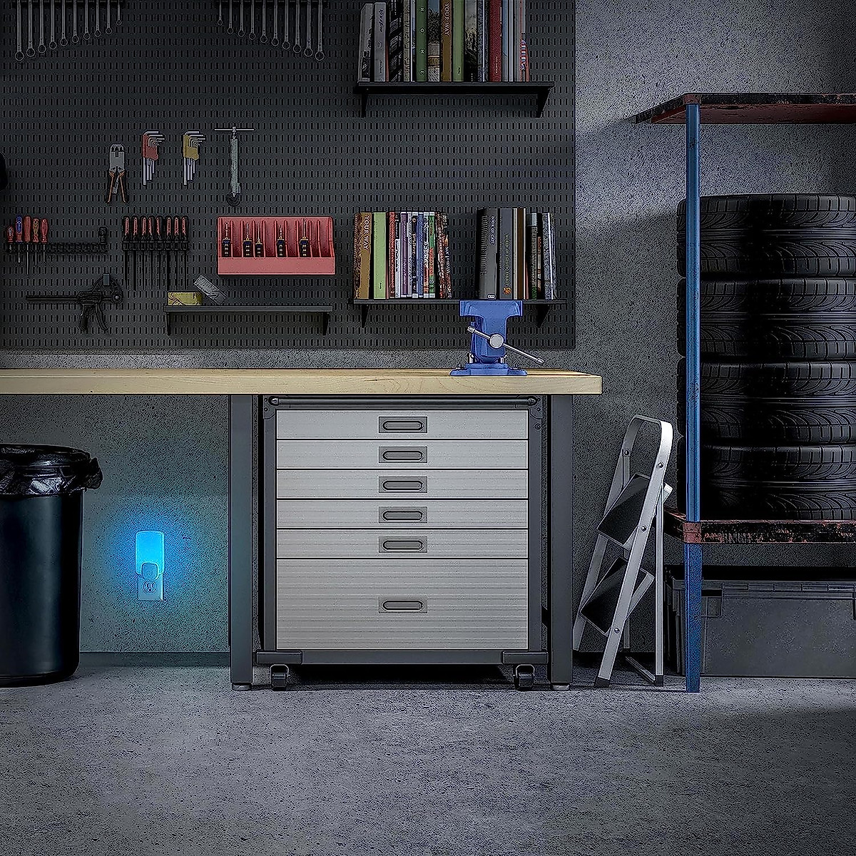 Raid Essentials Flying Insect Light Trap Refills, 16 Light Trap Refill Cartridges, Featuring Light Powered Attraction