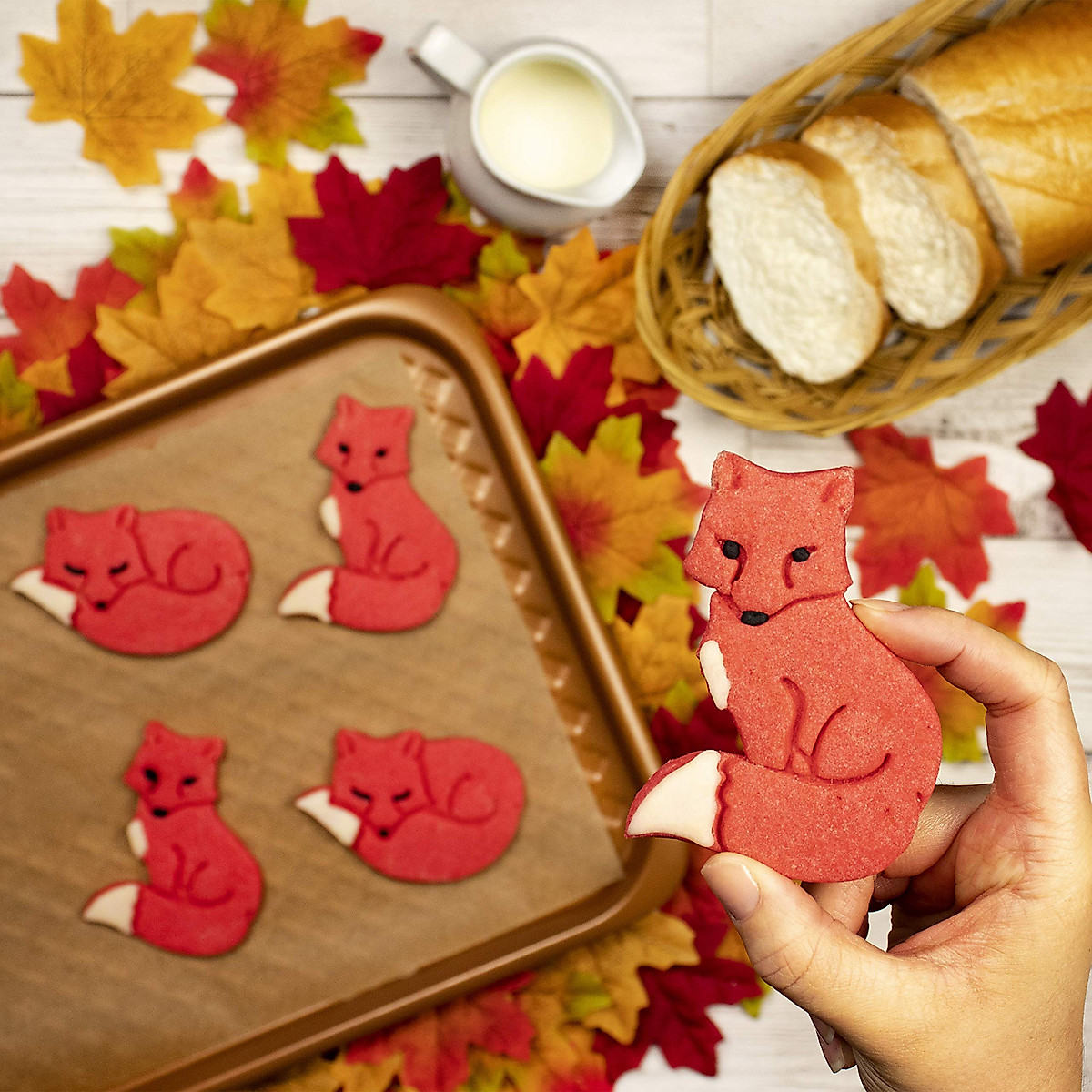 Set of 2 Fox cookie cutters (Designs: Fox Sleeeping and Sitting), 2 pieces - Bakerlogy
