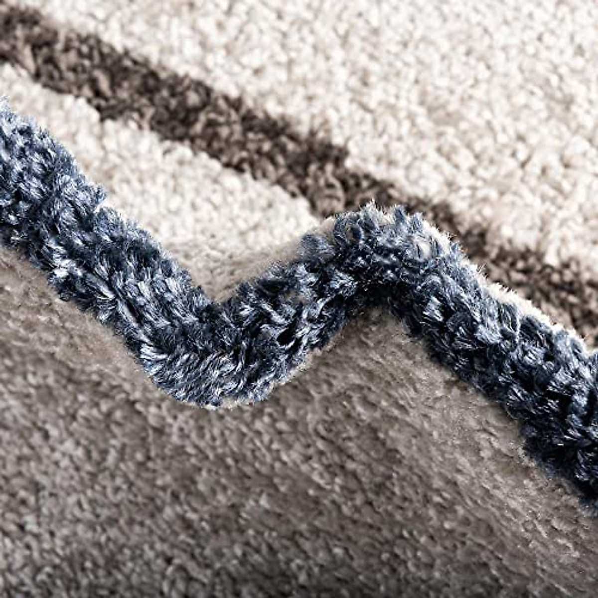Unique Loom Autumn Collection Area Rug - Arrow (7' 10" x 10' Rectangle, Light Gray/ Black)
