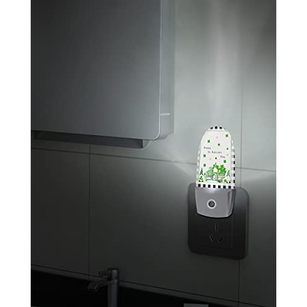 St. Patrick's Day Night Light, LED Plug in Night Light, Black Checkered Green Truck Lucky Clover Gold Night Lights with Dusk to Dawn Sensor Decorative Kids/Adults Nightlight for Bedroom Bathroom