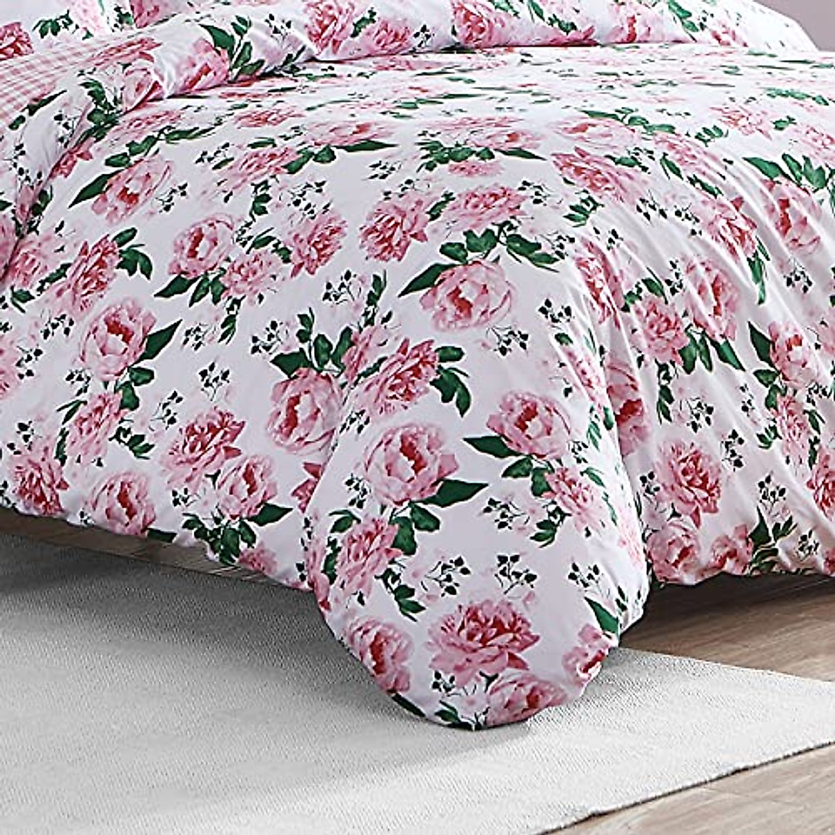 Betsey Johnson - Queen Duvet Cover Set, Reversible Bedding with Matching Shams, All Season Home Decor (Blooming Roses Pink, Queen)