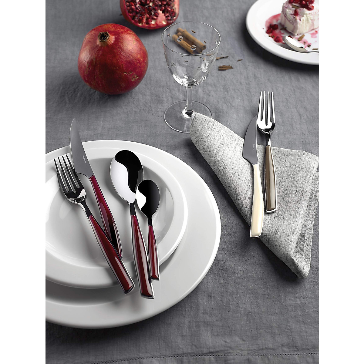 BUGATTI, Glamour, 24-piece Cutlery Set in 18/10 Stainless Steel and GREEN APPLE handle. 6-person Cutlery Set consisting of 6 spoons, 6 forks, 6 knives and 6 coffee spoons