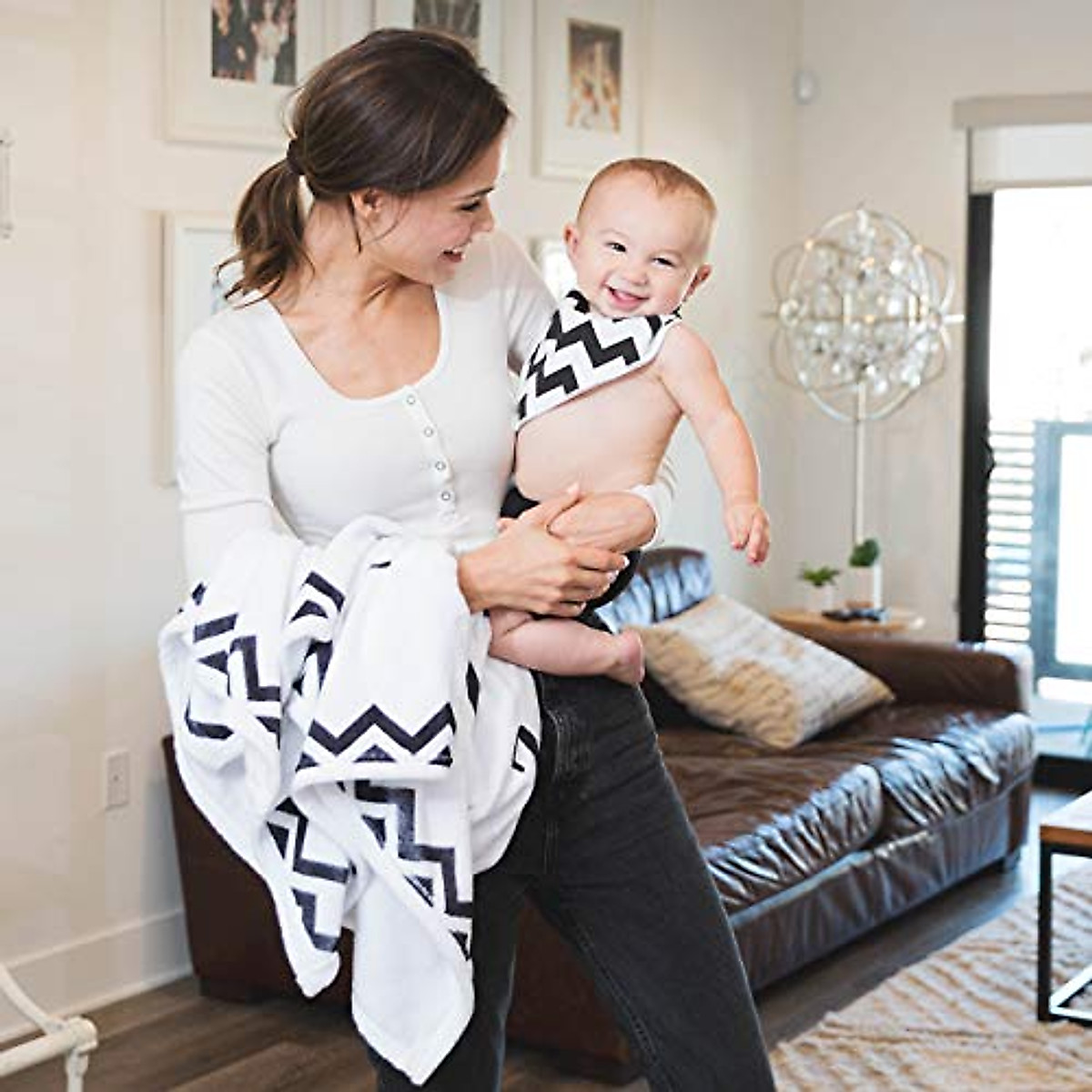 LooliBird Baby Monthly Milestone Blanket - 8 Milestone Cards Number Frame in a Gift Box - Fleece Baby Month Blanket for Baby Pictures - Baby Milestone Blanket Girl or Boy