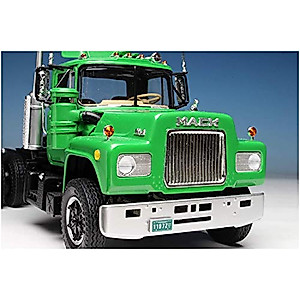 AMT Mack R685ST Semi Tractor 1:25 Scale Model Kit (AMT1039)