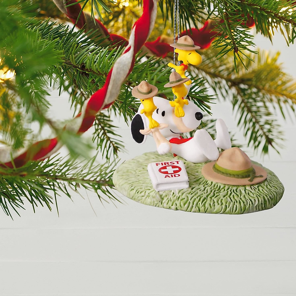 Hallmark Keepsake Christmas Ornament 2018 Year Dated, The Peanuts Gang First Aid Lessons