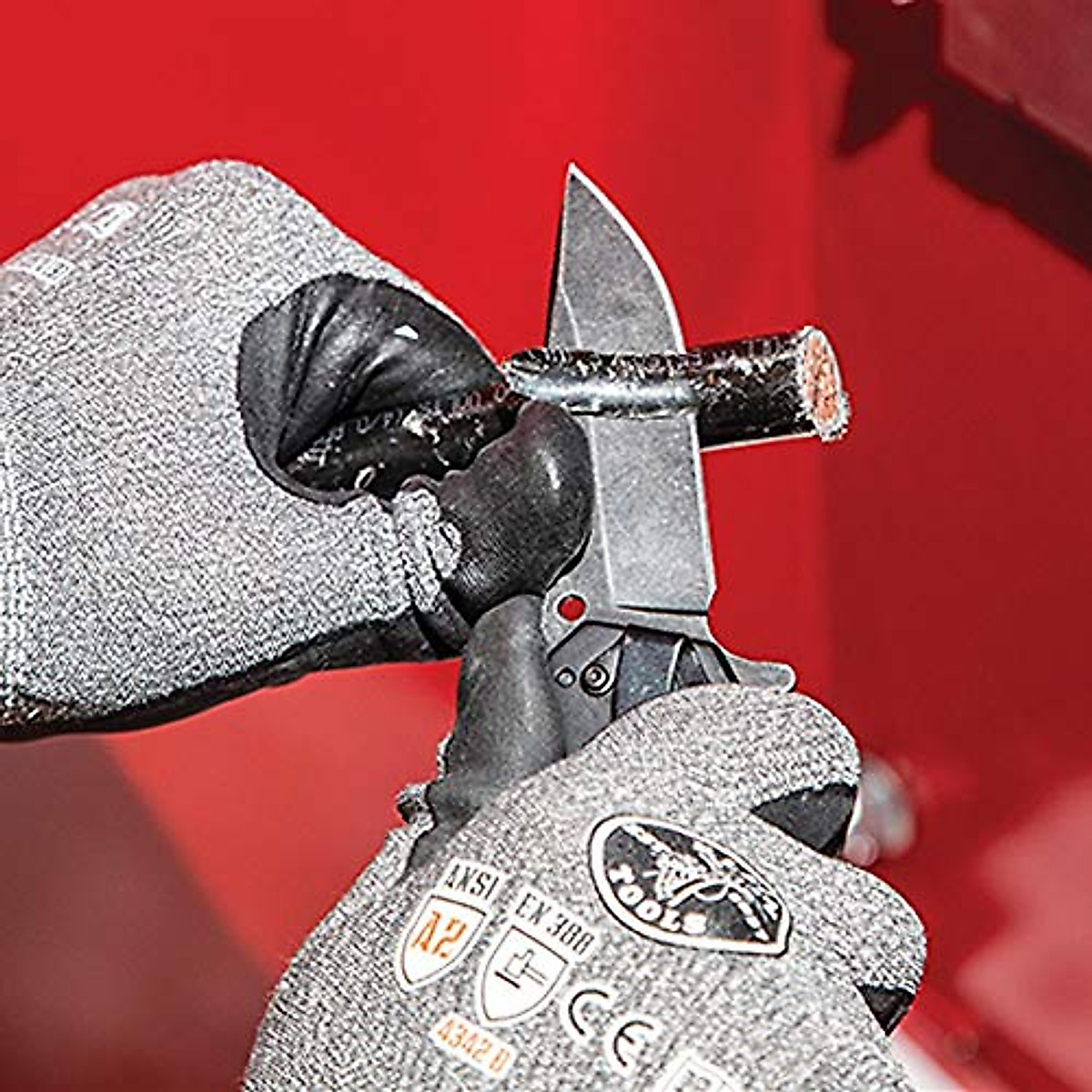 Klein Tools 44228 Electrician's Pocket Knife with Stainless Steel Blade, Perfect for Splitting Cable, Stripping Wire and Everyday Tasks, Black