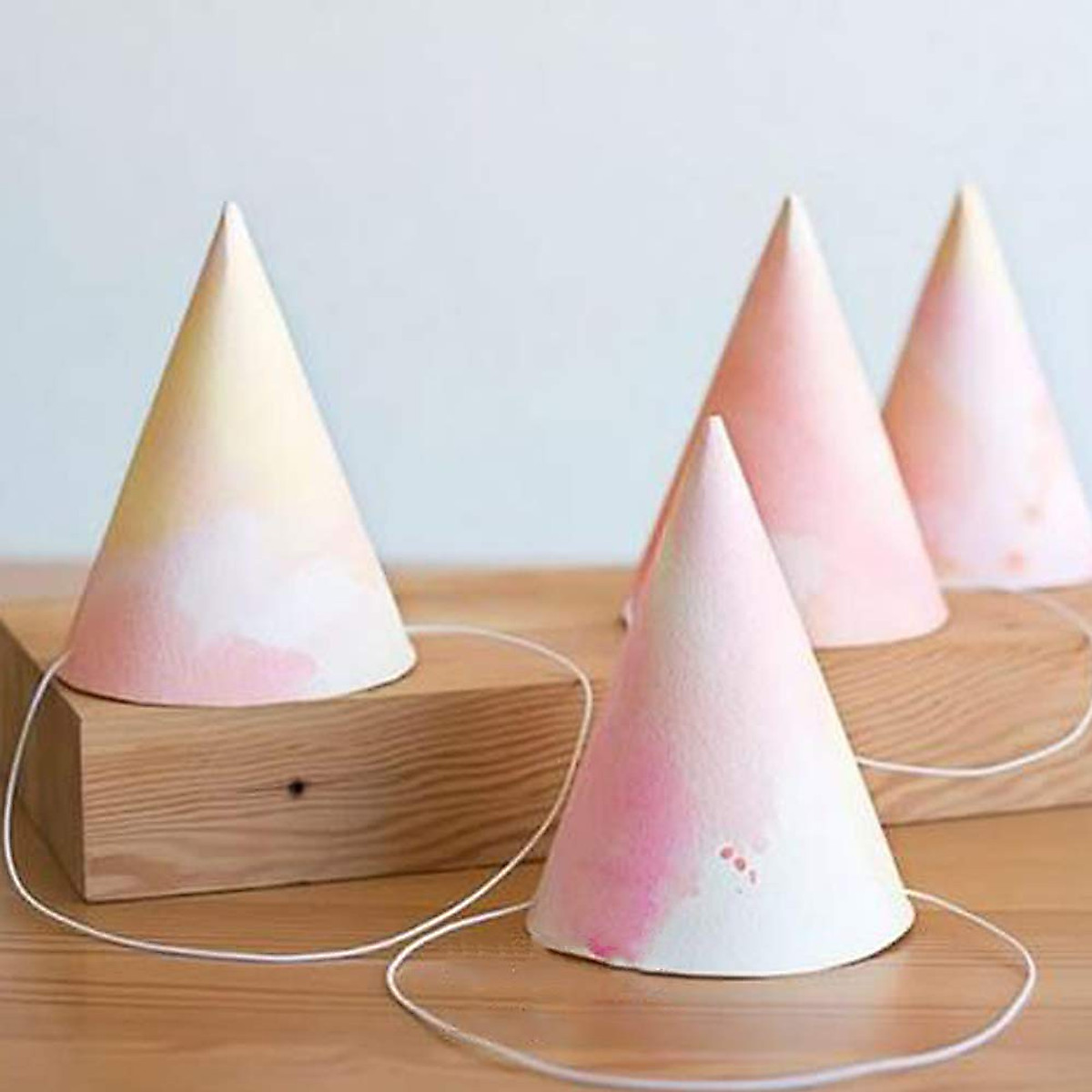 Weoxpr 40 Pieces White Party Hats for Kids Birthday, Blank Cones Craft Party Hats Bulk, Plain Paper Hats to Decorate,White Cone Hats for Adults Art DIY Craft Party Halloween Supplies