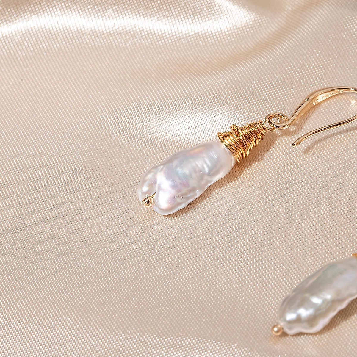 Cowlyn Irregular Pearl Earrings Pendant Baroque Culture 14k Gold Hypoallergenic for Women Gifts Jewelry