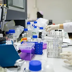 PATIKIL 4 Pack Reagent Media Storage Bottles, 150ml Borosilicate Glass Wide Mouth Graduated Round Bottles with GL32 Blue Screw Cap for Lab Water Reagent Liquids, Clear