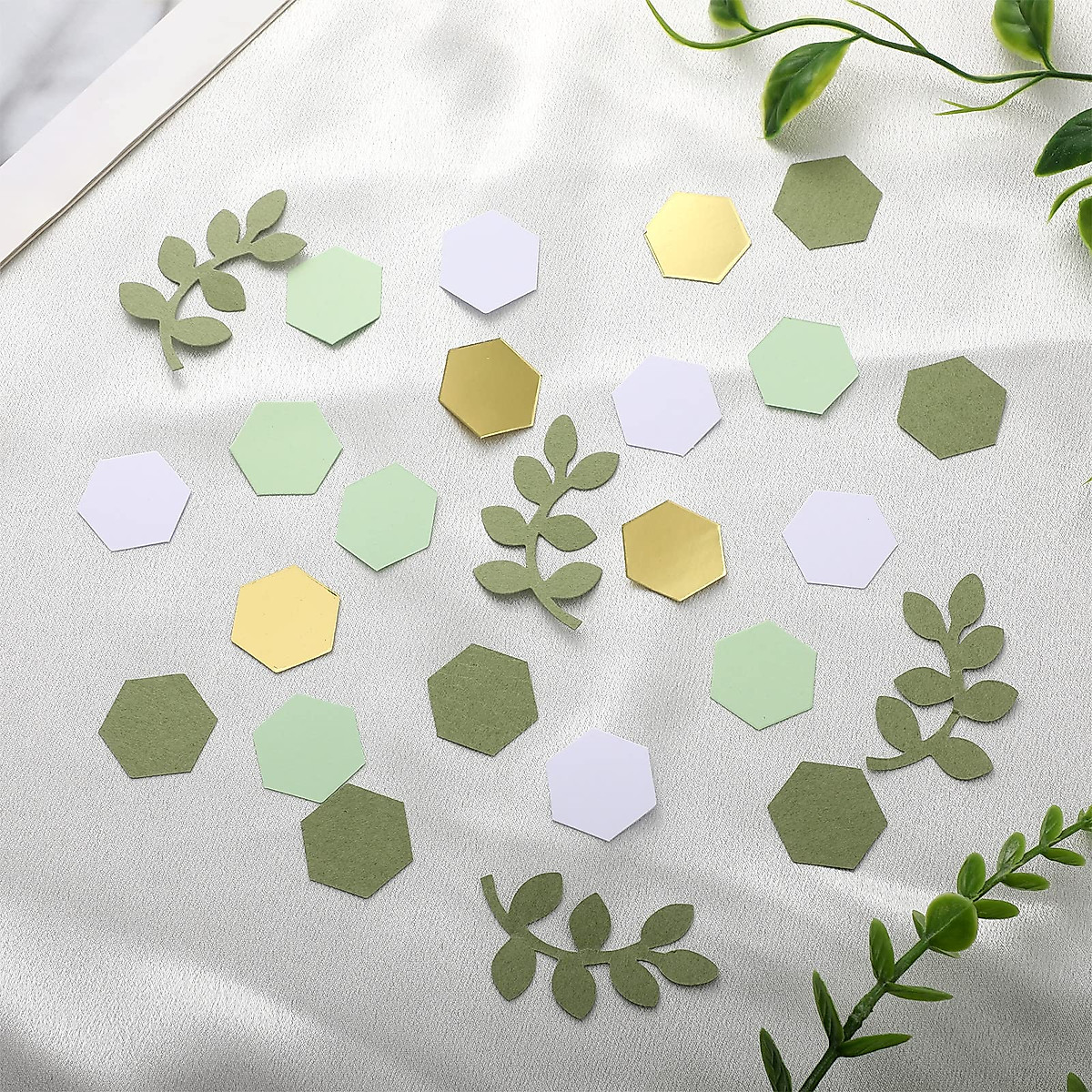 Crtiin 500 Pcs Greenery Gold Eucalyptus Confetti Baby Shower Confetti Hexagon Scatter Boho Scatter Table Decoration for Wedding Bridal Party Classroom Nursery (Tea Green, Sage Green, White, Gold)