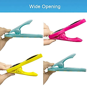 Kirmoo 4 Pieces Beach Towel Clips for Beach Pool & Cruise Chairs Cocktail Sunglasses,Plastic Clothes Pins Beach Towel Holders Secure Clips Set of 4 (Cocktail and Sunglasses)