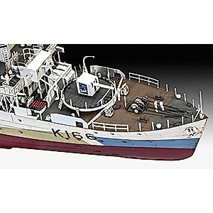 Revell 05132 43.9 cm HMCS Snowberry Model Kit