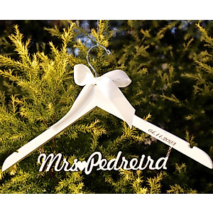 Bride hanger, wedding hanger, wood engraving,personalized bride hanger, lady hanger, custom hanger, honor maid, bridesmaid, The doctor hangers，Gift-giving hangers