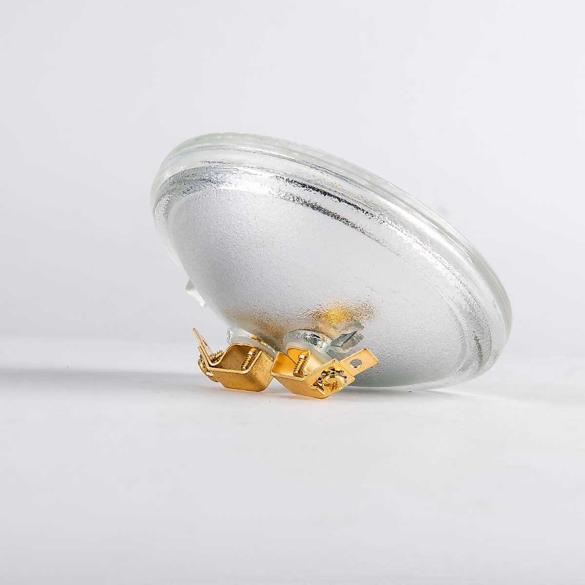 Beonllay PAR36 LED Landscape Light Bulb, 6W 600LM, 6000K, 36Watt Halogen Landscape Bulb Equivalent, 12V AC/DC, PAR36 LED Bulb for Tractor Light, Off-Road Vehicles, RV Vehicles, 2 Pack