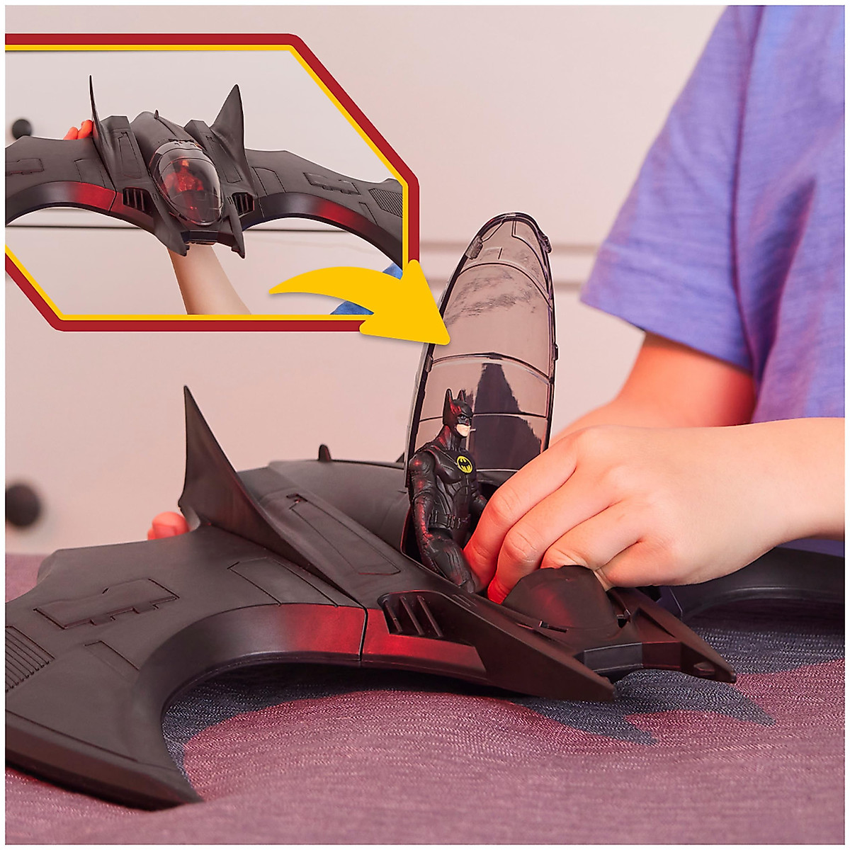 DC Comics, The Flash Ultimate Batwing Set The Flash and Batman Action Figures, 4-inch Playset Kids Toys for Boys and Girls 3 and Up