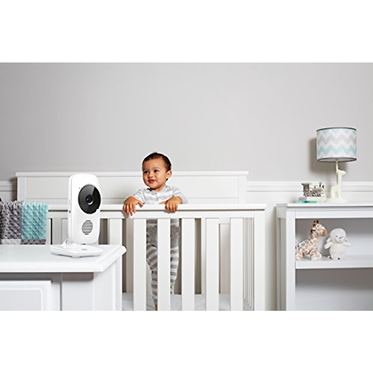 Motorola MBP483 2.8" Video Baby Monitor with Digital Zoom, Two-Way Audio and Room Temperature Display