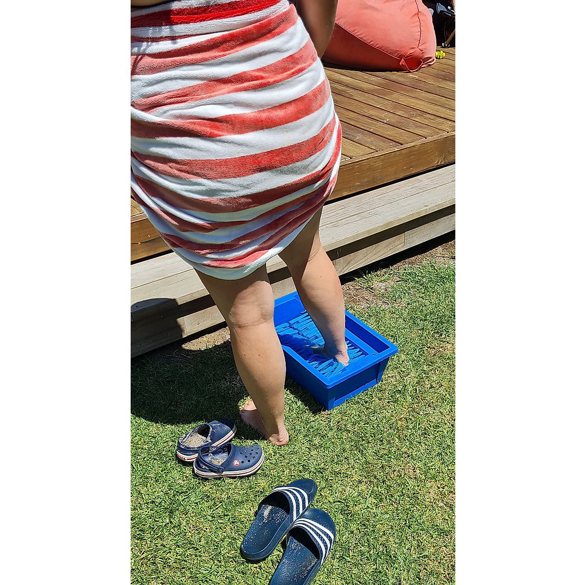 SWABBO Footwasher, Beach Essentials for Washing Feet Outdoors, Portable Pool Foot Bath, Keep Sand and Dirt Out of The House, Portable and Durable, for Beach, Poolside, Camping