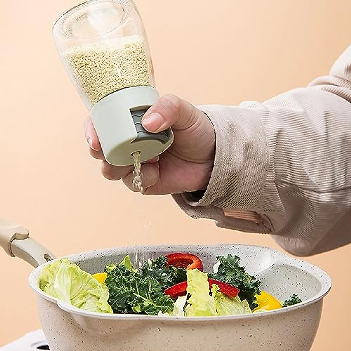 Salt And Pepper Shakers Precise Quantitative Push Type, Spices Precise Quantitative Each Press 0.5g, Suitable for Home Kitchen, Picnic, Camping (Green+Beige)