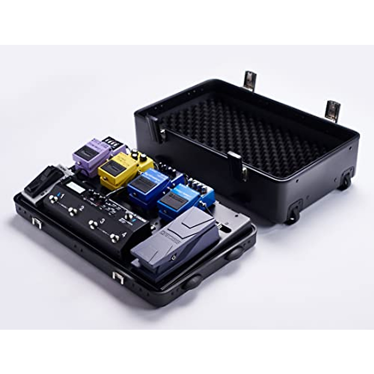 BOSS BCB-1000 Heavy Duty Suitcase-Style Guitar Effects Maximum Protection with Retractable Handle, Wheels and Removable Aluminium Pedal Board (BCB-1000X)