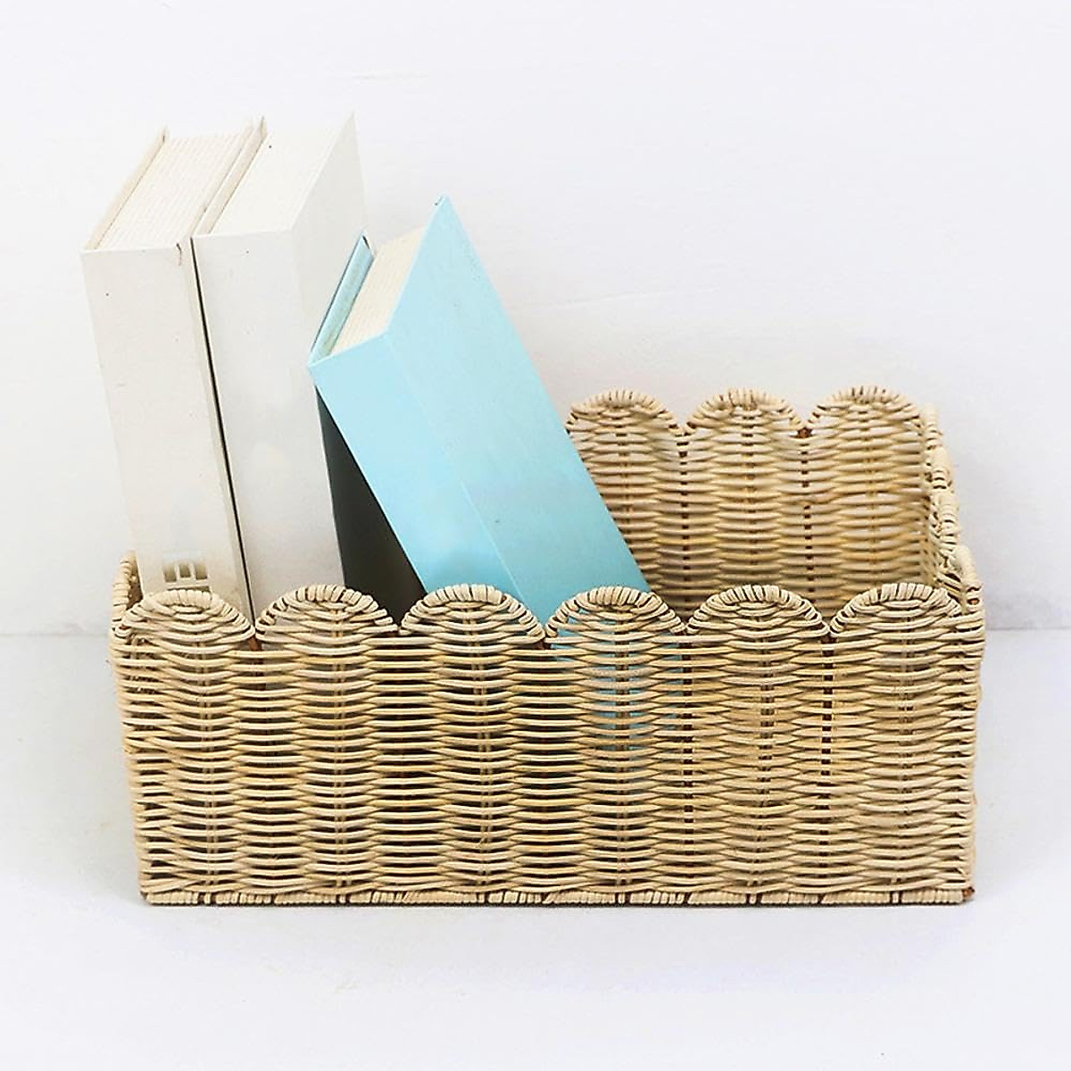 HFLWYWD Scalloped Edge Basket, Wicker Storage Baskets,Hand Woven Rattan Basket for Shelves,Natural Water Hyacinth Storage Baskets for Organizing (medium), one