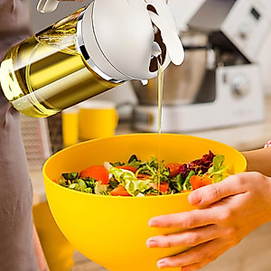 ERICAT Oil Spray Bottle, 2 in 1 Spraying and Pouring Oil Bottles, 550ml Large Capacity with Scale, Oil Sprayer Mister Dispenser, Refillable Food Grade Oil Vinegar Spritzer Sprayer Bottles for Kitchen