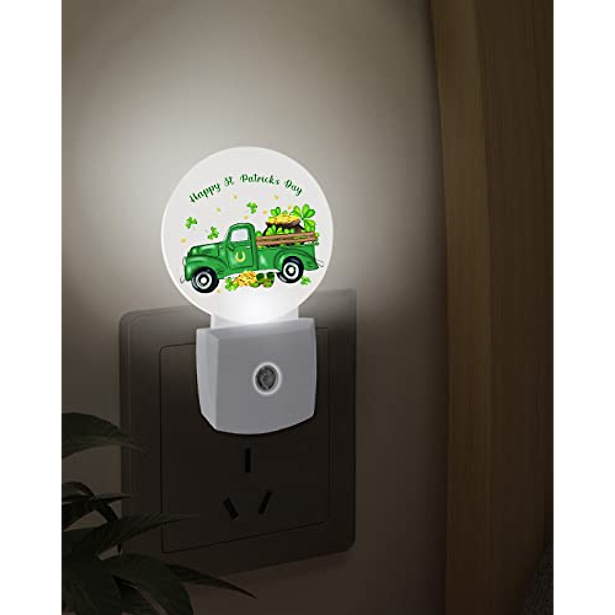 Night Light Plug into Wall, LED Nightlights St.Patrick's Day Shamrocks Truck Green Linen Small Nightlight Auto Dusk-to-Dawn Sensor Lamp LED Night Lights for Kid's Bedroom, Bathroom