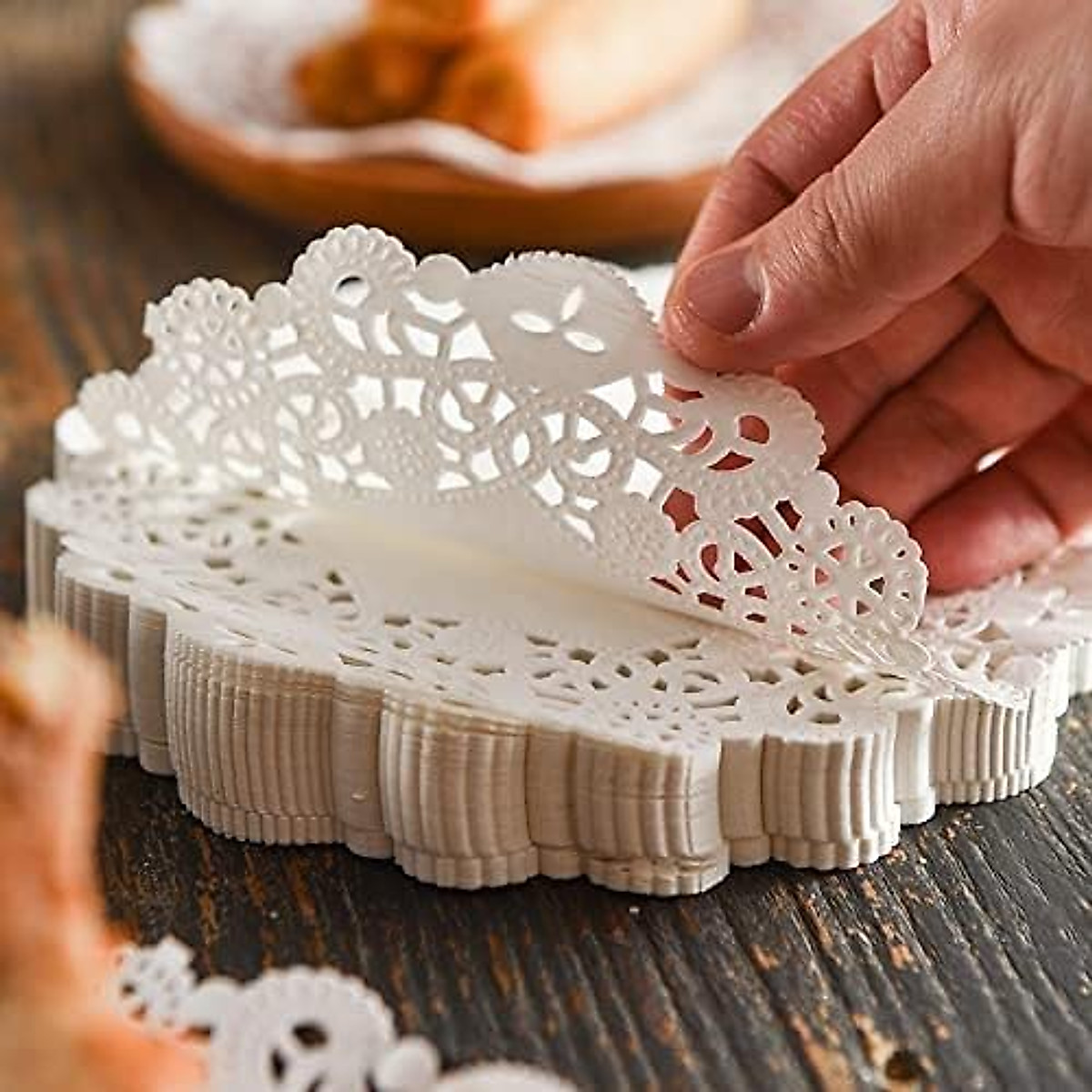 100PCS White Lace Paper Doilies for Wedding, Birthday, Cakes, Desserts, Light Brown Doilies for Food, Formal Events（10.5 inch Round ）