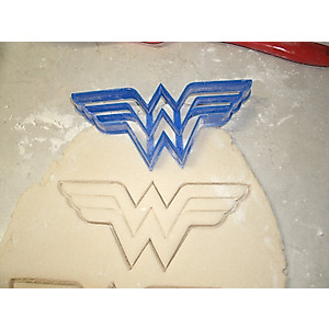 WOMAN SUPERHERO W DETAILED COOKIE CUTTER BAKING TOOL USA PR511