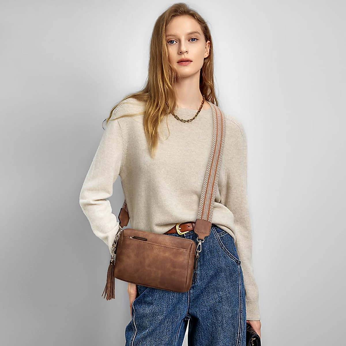 pclove Cross Body Bag Purse for Women Crossbody Purses Crossbody Bags for Women Trendy Vegan Leather Women's Crossbody Handbags Small Crossbody Purse Bag With Shoulder Strap for Travel, Brown