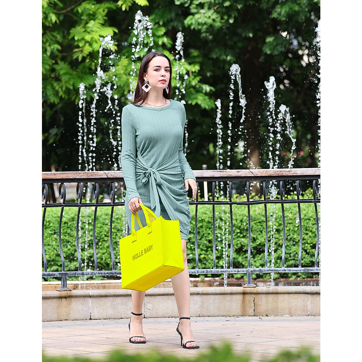 Golden cicada felt tote bags,reusable grocery bag It's a collapsible tote bag with handles suitable for reuse bags(yellow, Medium (16Lx11.8Wx7.1Hin)'